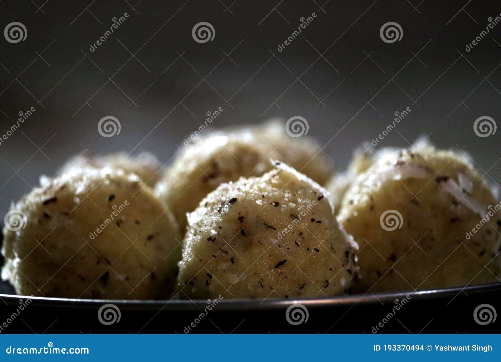 Plato Dulce De Coco Indio En Un Plato Foto de archivo - Imagen de placa ...