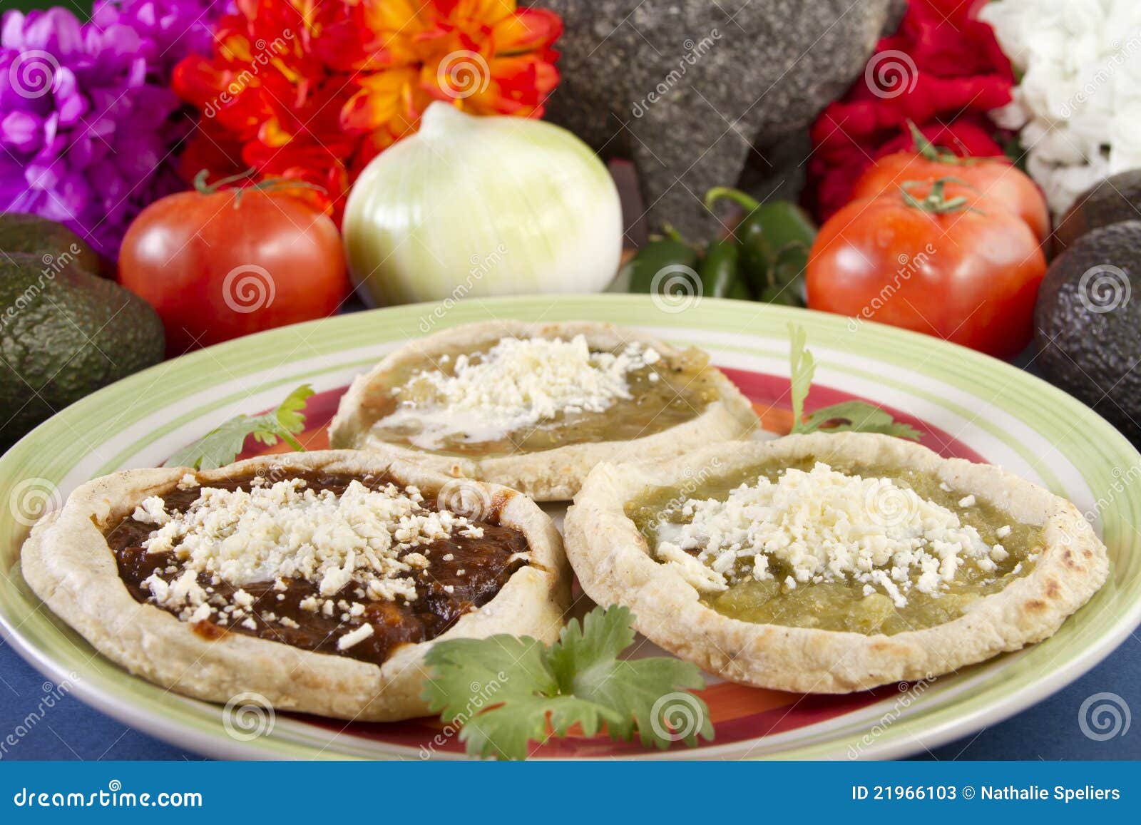 Plato mexicano de Sopes imagen de archivo. Imagen de cocina - 21966103