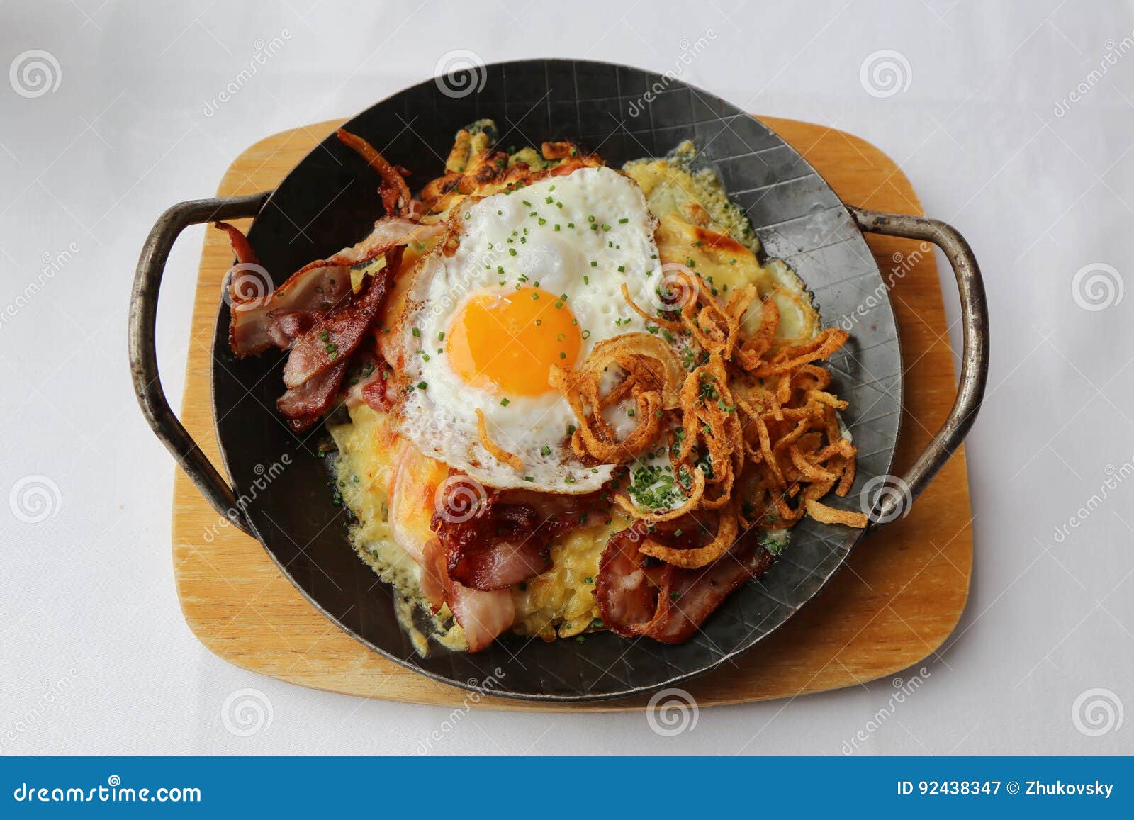 Plato Suizo Tradicional Rosti Imagen de archivo - Imagen de alimento ...