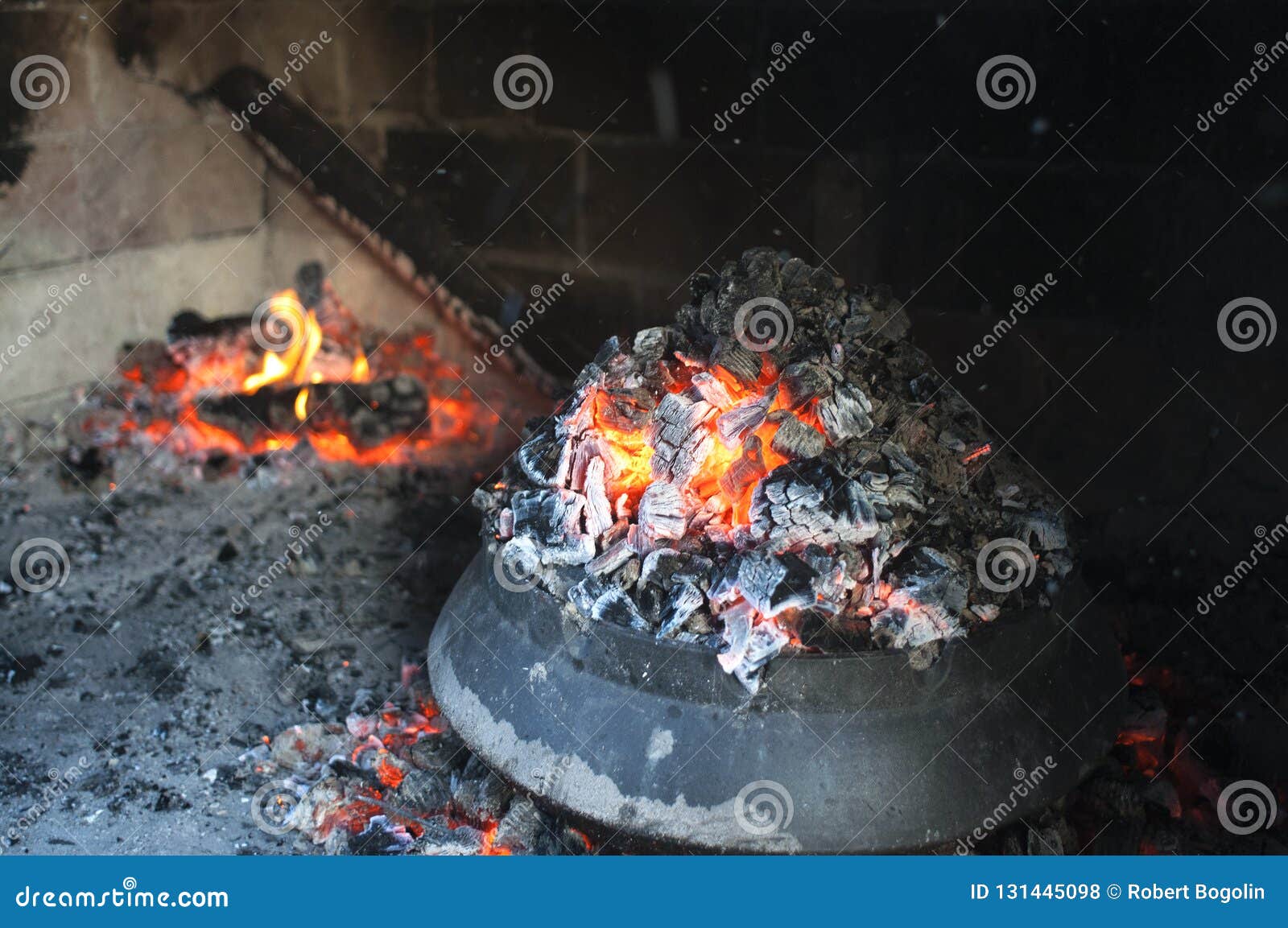 Plato tradicional del peka foto de archivo. Imagen de fuego - 131445098