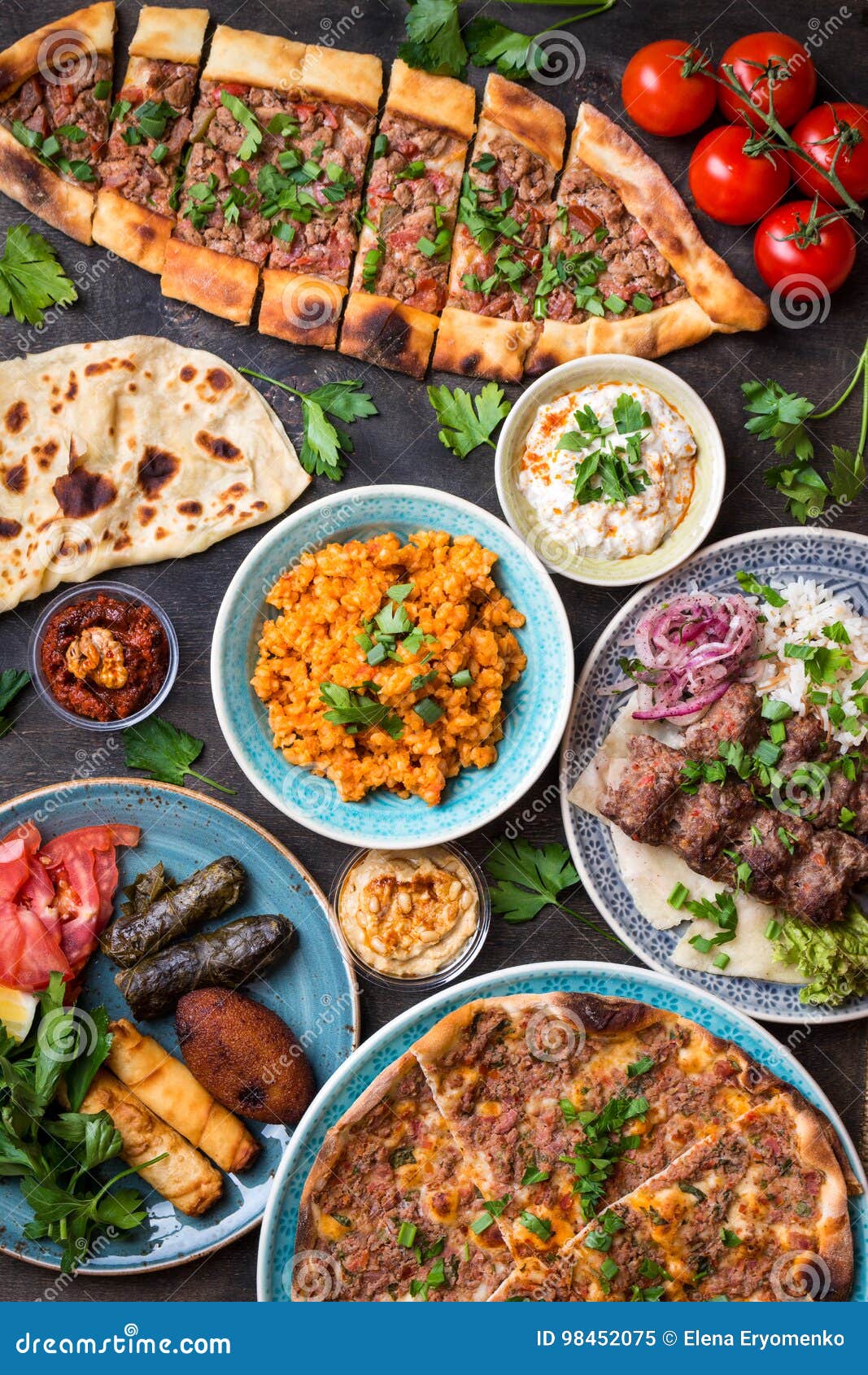 Plats turcs traditionnels image stock. Image du plaque - 98452075