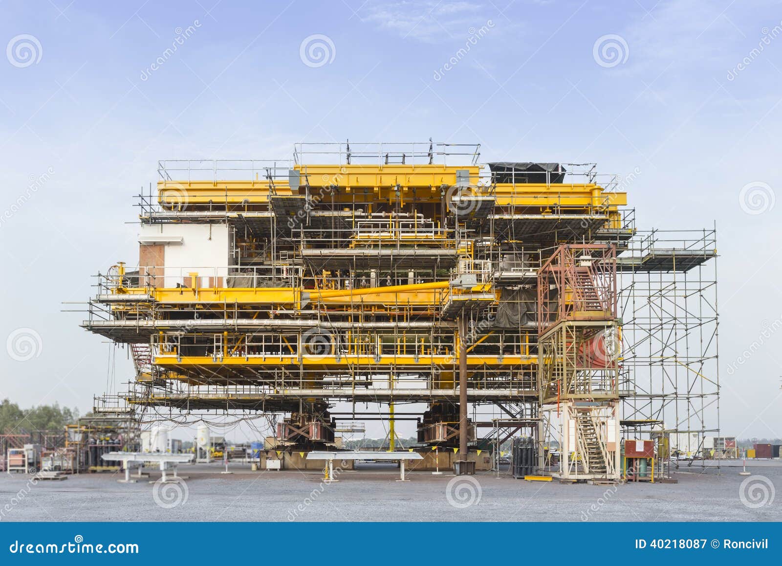 Plattform stockbild. Bild von benzin, einbau, bohrgerät - 40218087
