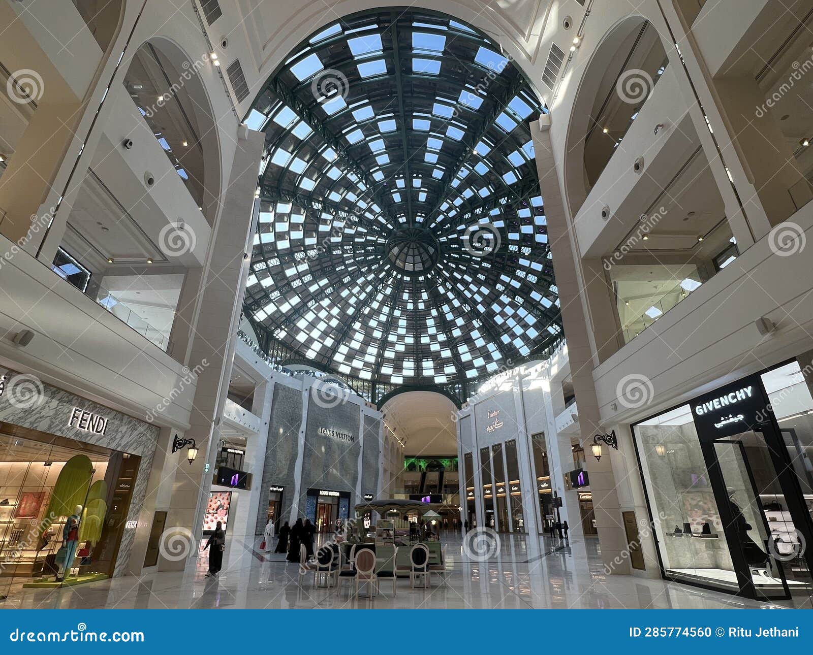 Platz Vendome Mall in Lusail Nahe Doha Qatar Redaktionelles Bild - Bild ...