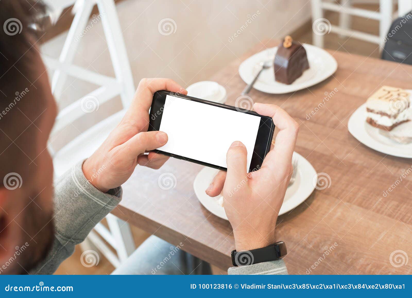 Play Game on Mobile Phone with Isolated Screen for Design App ...