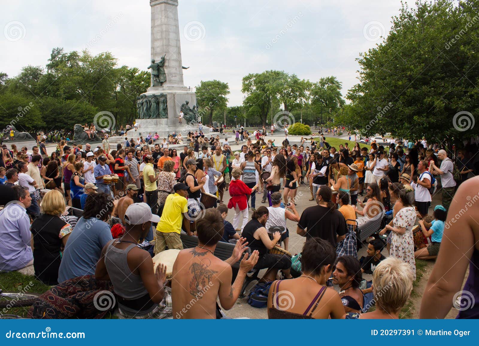 Play tam-tam. editorial photo. Image of rhythms, summer - 20297391