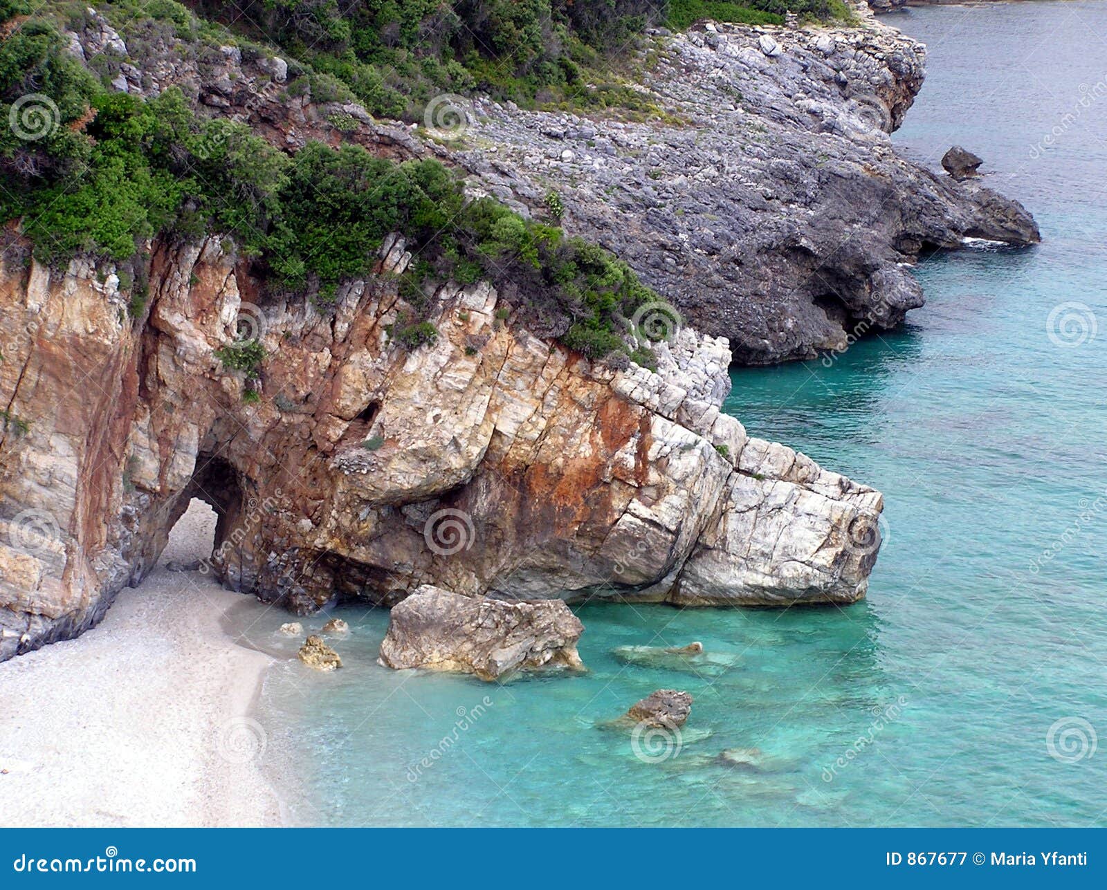 Playa Arenosa Aislada En Grecia Imagen de archivo - Imagen de cristal ...