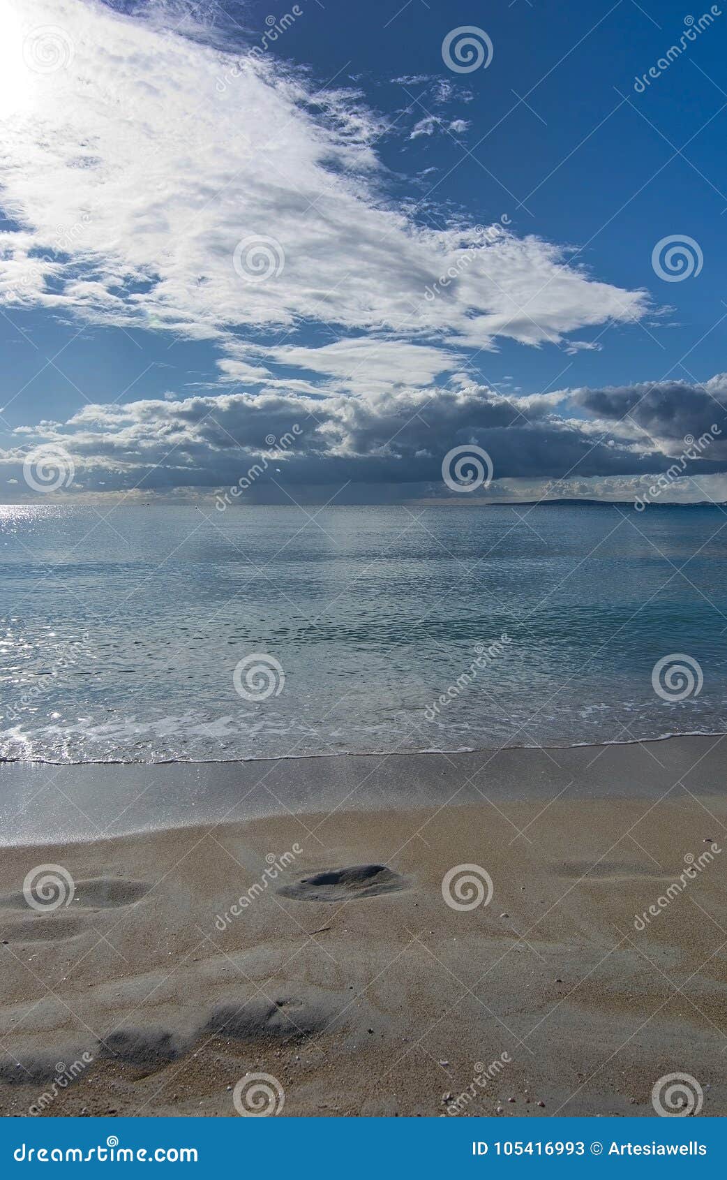 Playa arenosa reservada imagen de archivo. Imagen de exterior - 105416993