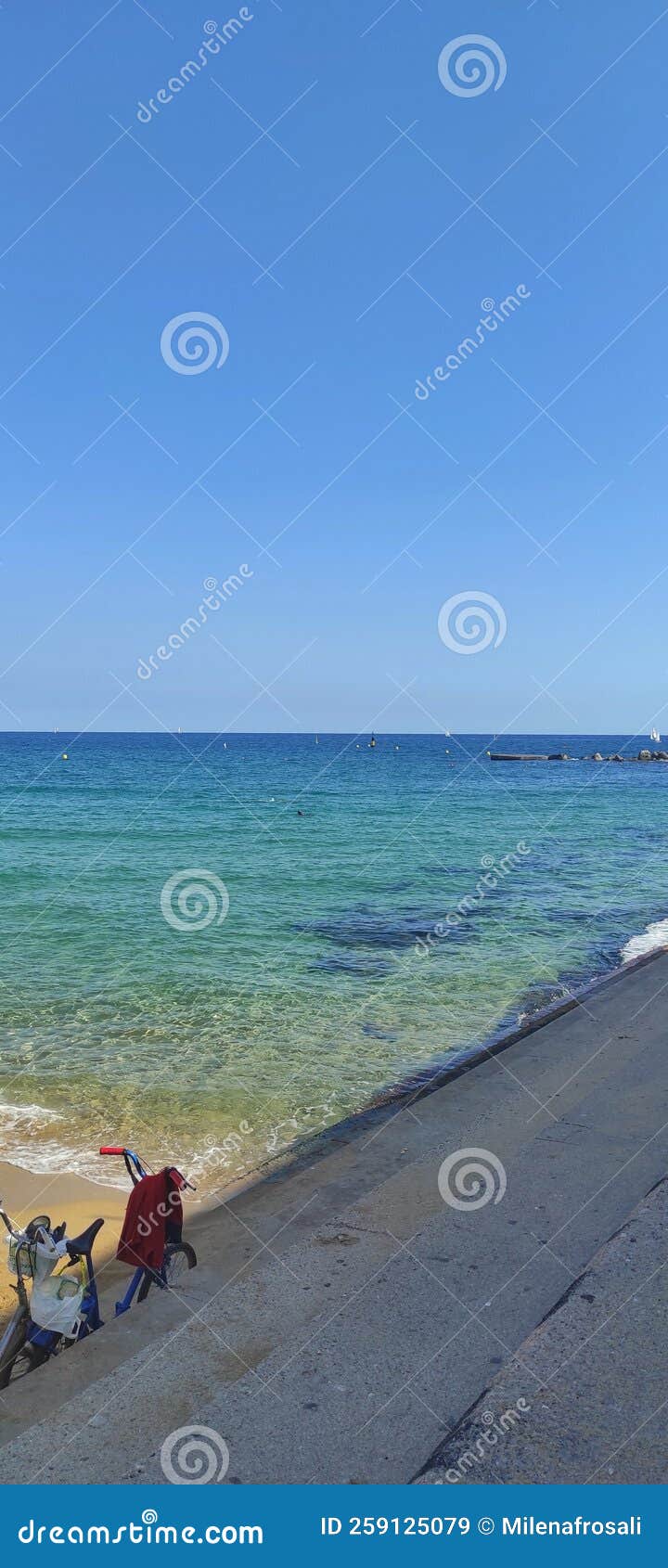 Playa De Barcelona Mar Soleado Cielo Azul Imagen de archivo - Imagen de ...