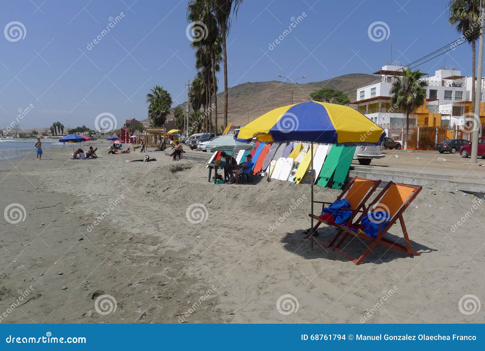 Playa De Cerro Azul Para Practicar Surf, Al Sur De Lima Imagen de ...