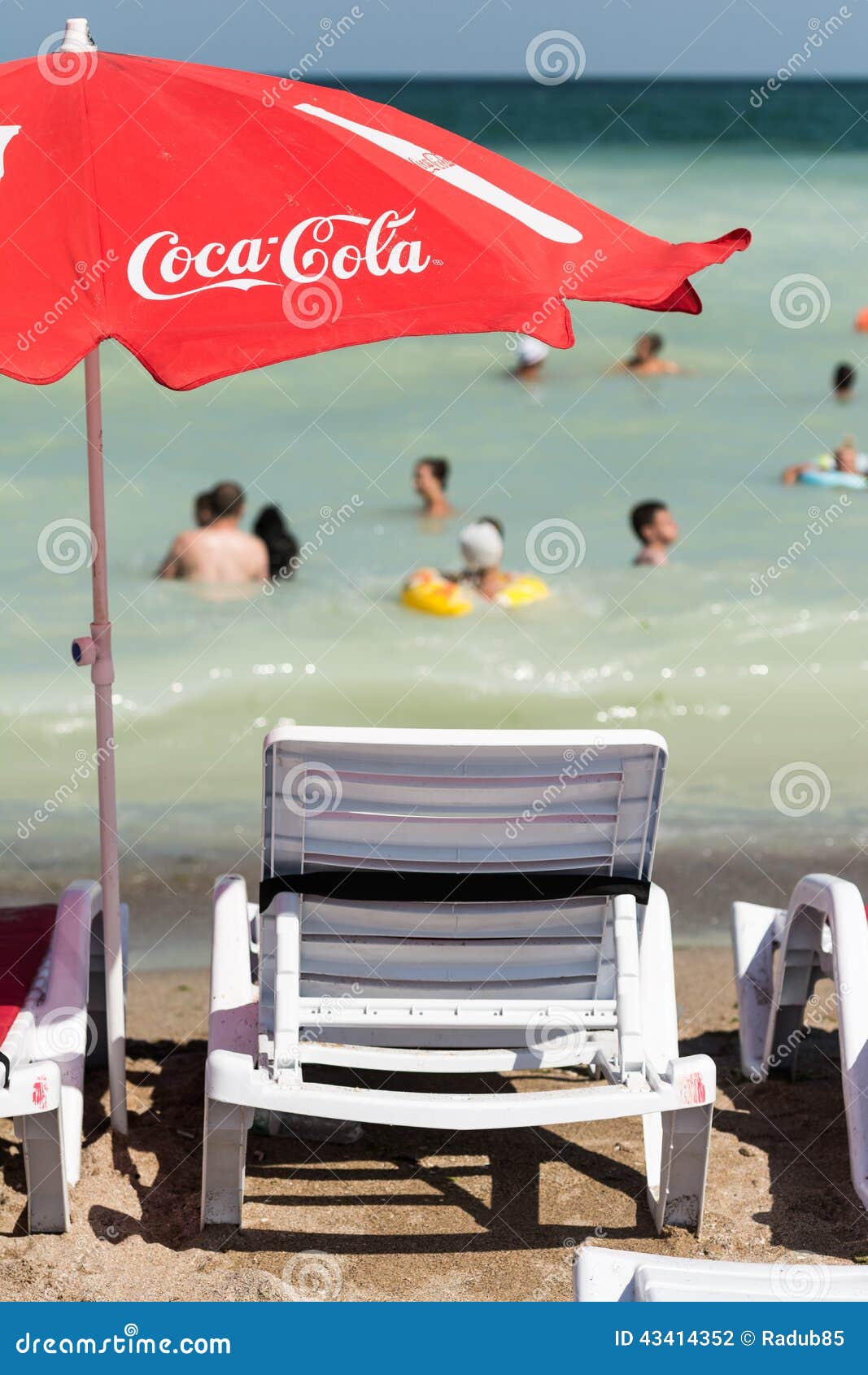 Playa De Coca Cola Umbrella on the Fotografía editorial - Imagen de ...