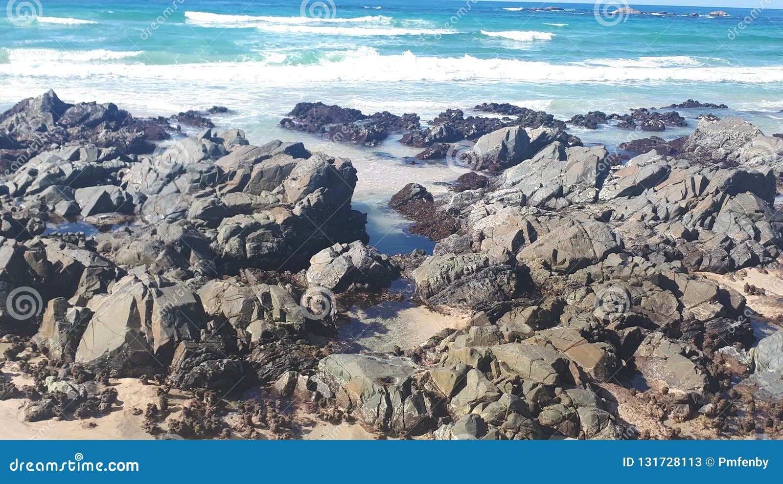 Playa de la roca imagen de archivo. Imagen de observar - 131728113