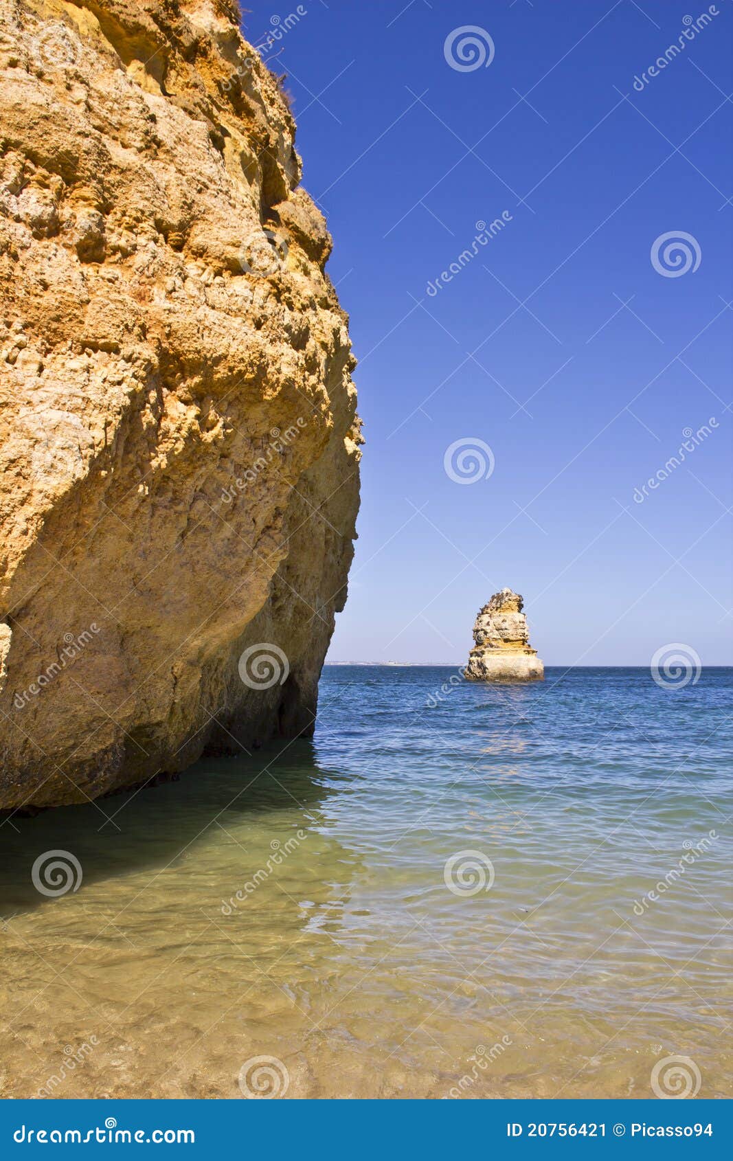 Playa de la roca imagen de archivo. Imagen de lago, agua - 20756421