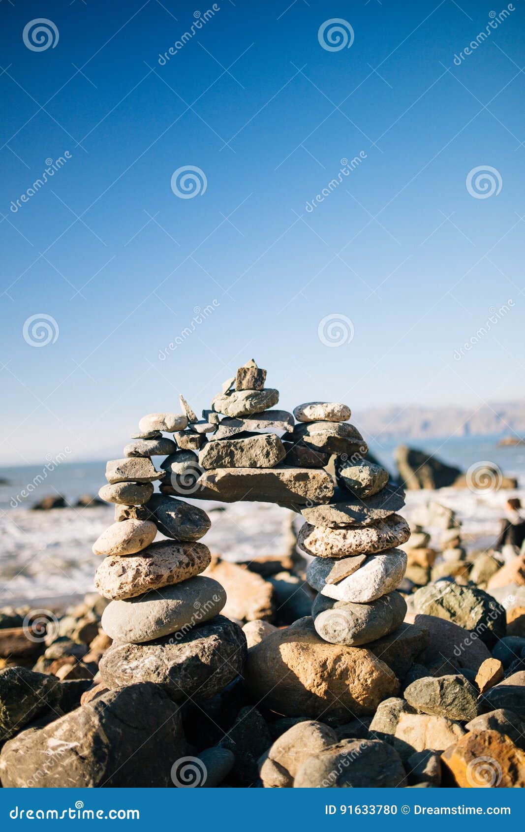 Playa De La Roca De La Milla Foto de archivo - Imagen de pistas ...