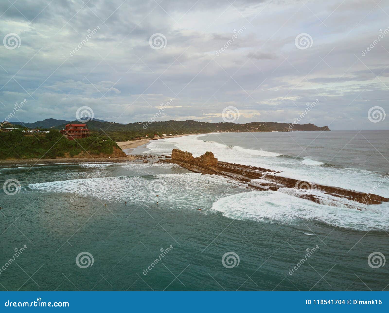 Playa De La Roca De Magnific Foto de archivo - Imagen de cielo, hermoso ...