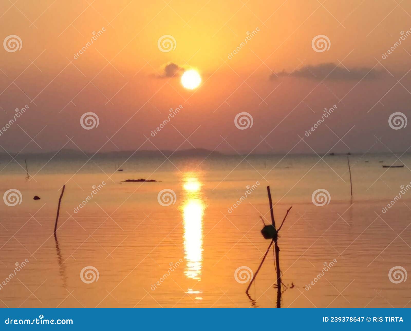 Playa De Mar Amarillo Sunset Imagen de archivo - Imagen de sunset ...