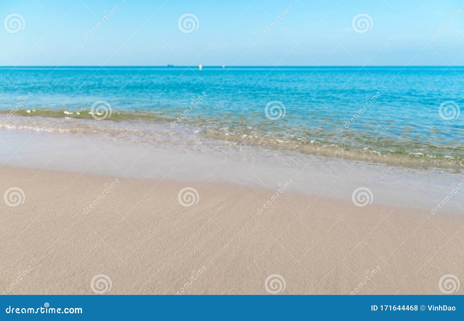 Playa De Mar Tropical Con Arena Y Olas Foto de archivo - Imagen de ...
