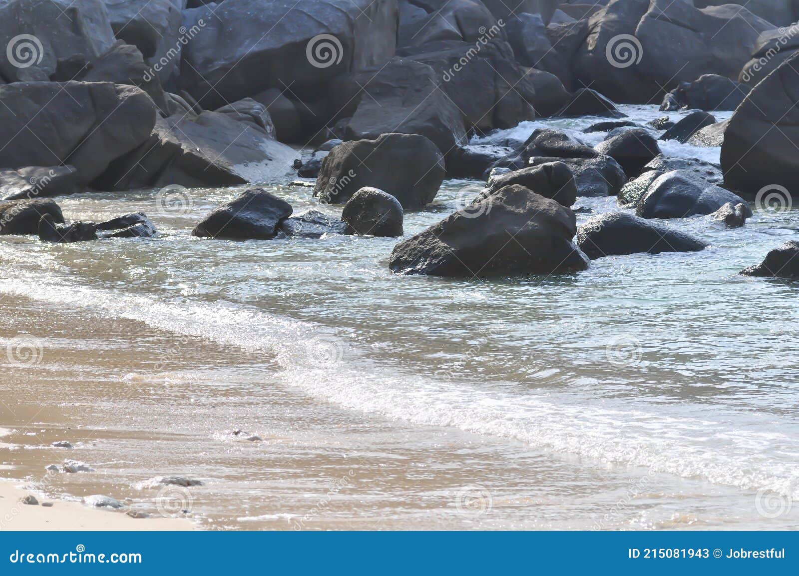 Playa De Mar Y Fondo De Roca Imagen de archivo - Imagen de cubo, fondo ...