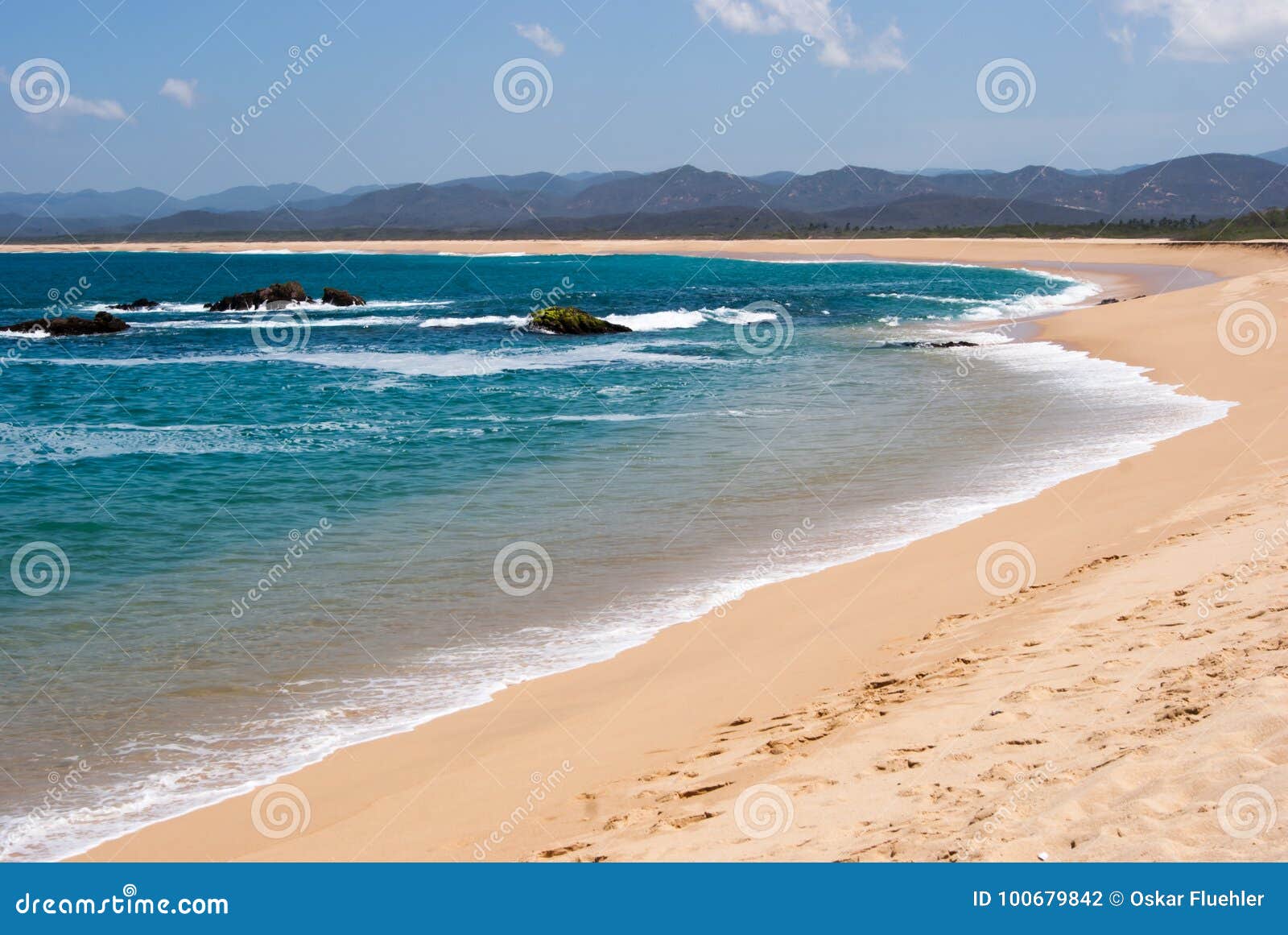 Playa de Mayto foto de archivo. Imagen de recorrido - 100679842