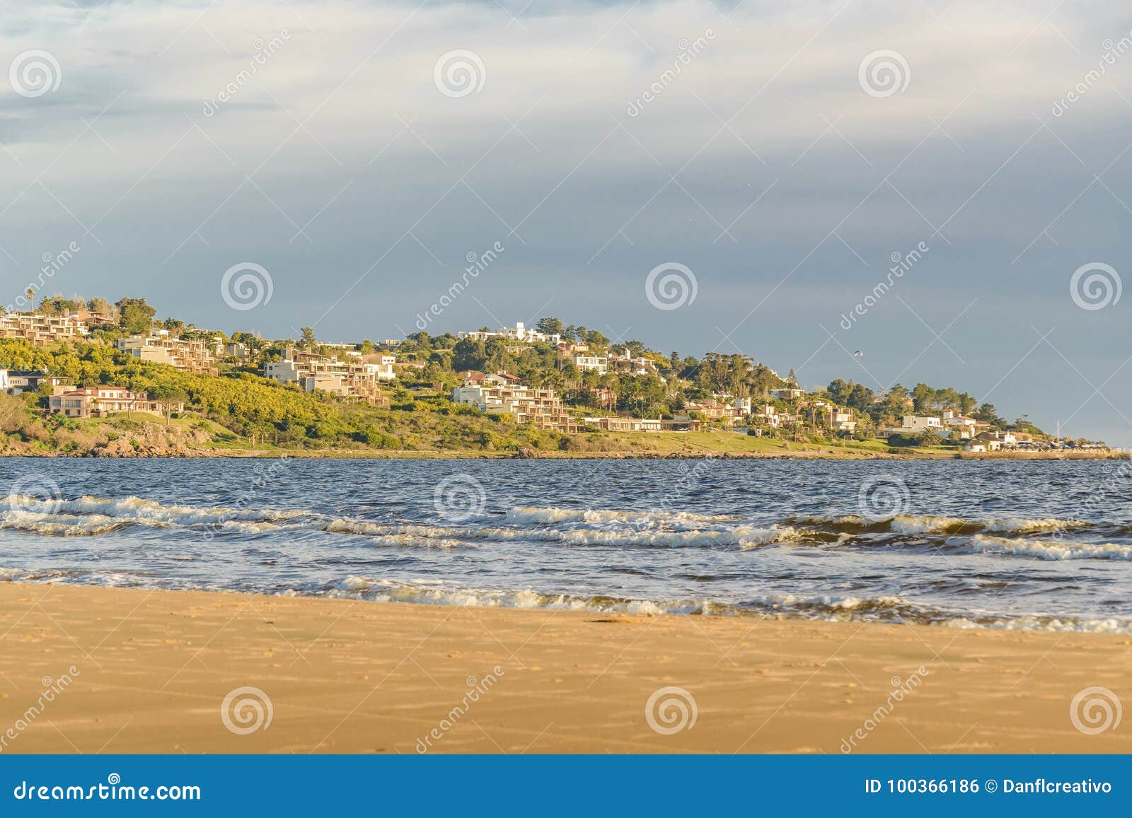 Playa De Punta Ballena, Uruguay Foto de archivo - Imagen de azul ...