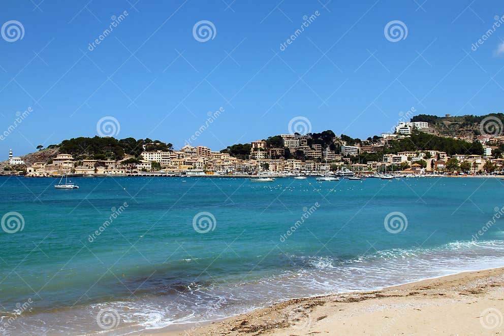Playa De Soller De Mallorca Con Los Barcos Foto de archivo - Imagen de ...