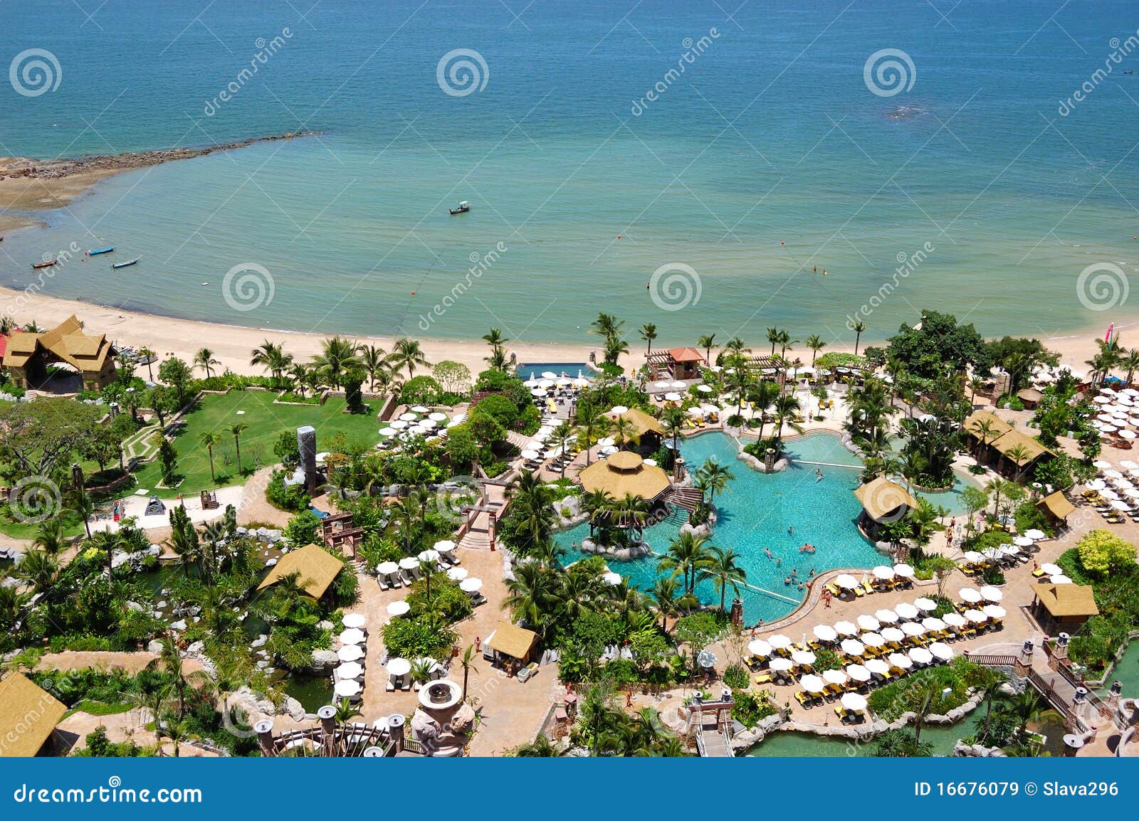 Playa Del Hotel De Lujo Moderno Imagen de archivo - Imagen de verde ...