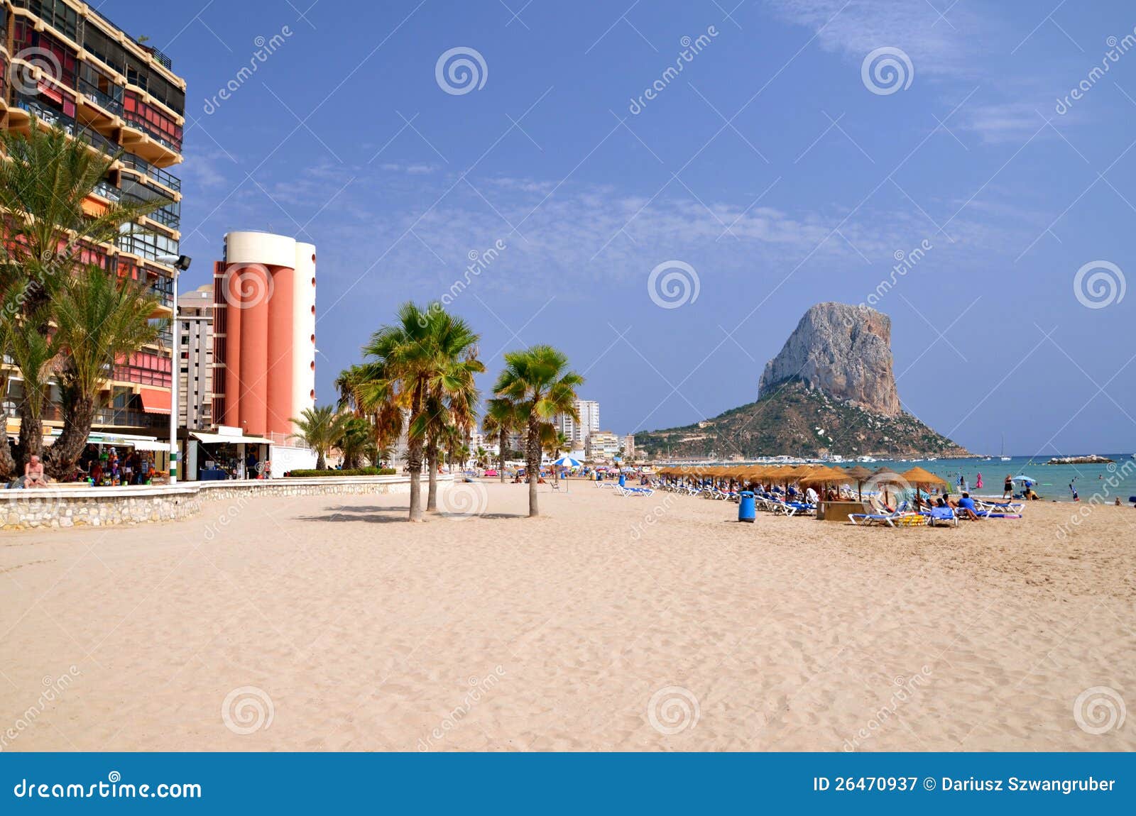 Playa en Calpe, España imagen de archivo. Imagen de relaje - 26470937