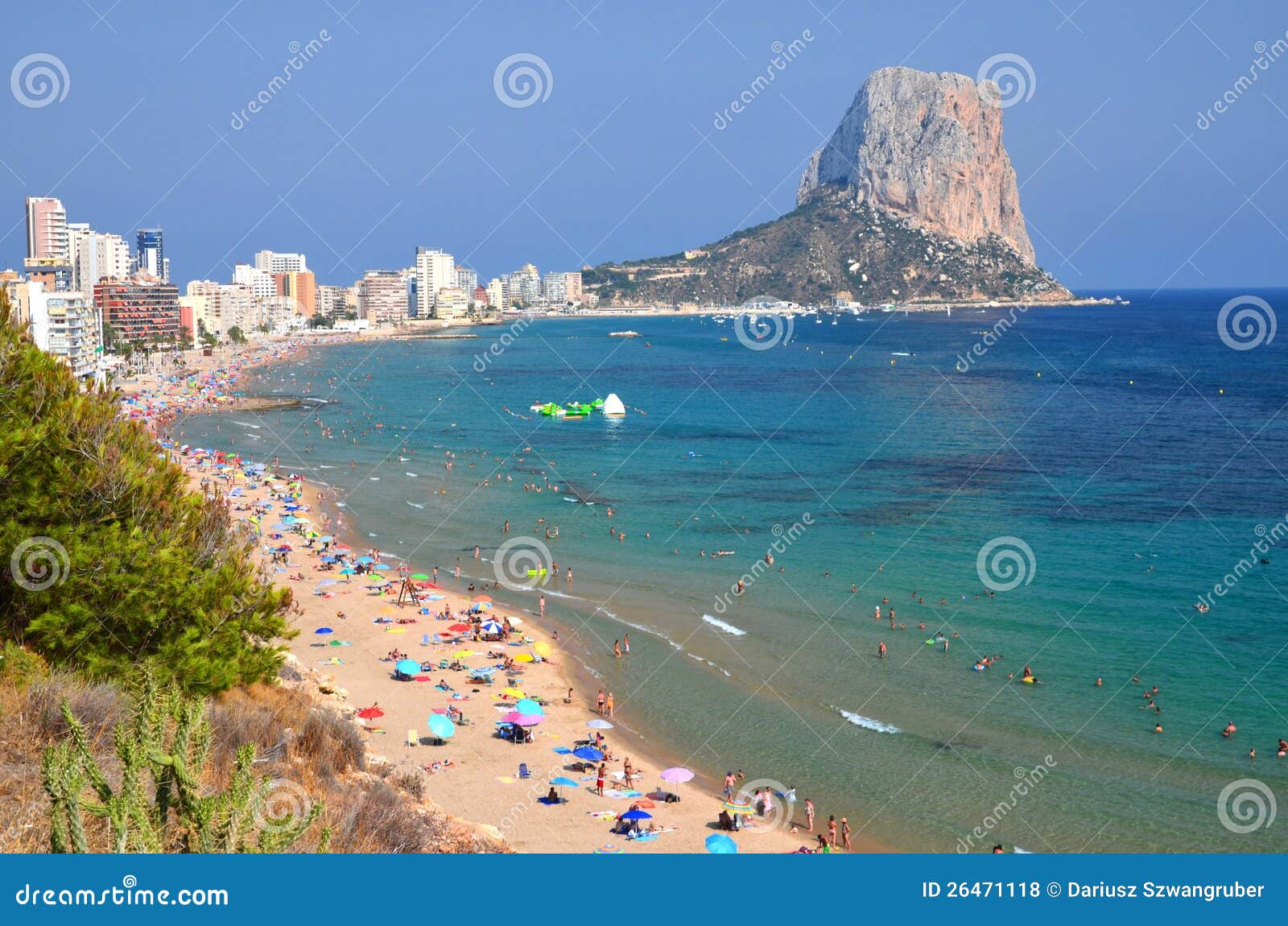 Playa en Calpe, España foto de archivo. Imagen de iberia - 26471118