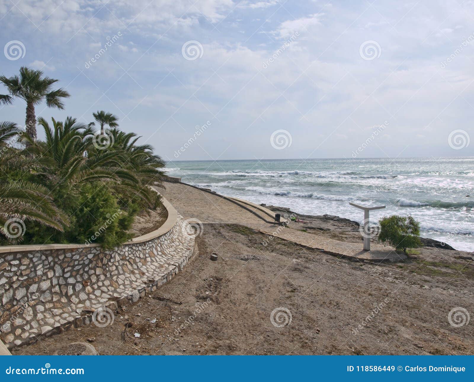 Playa En El Pueblo Indalo Mojacar Imagen de archivo - Imagen de rocas ...