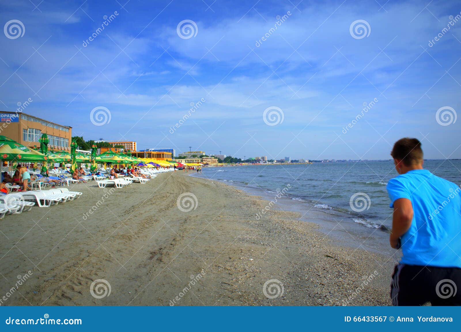 Playa Que Activa, Rumania De Mamaia Fotografía editorial - Imagen de ...