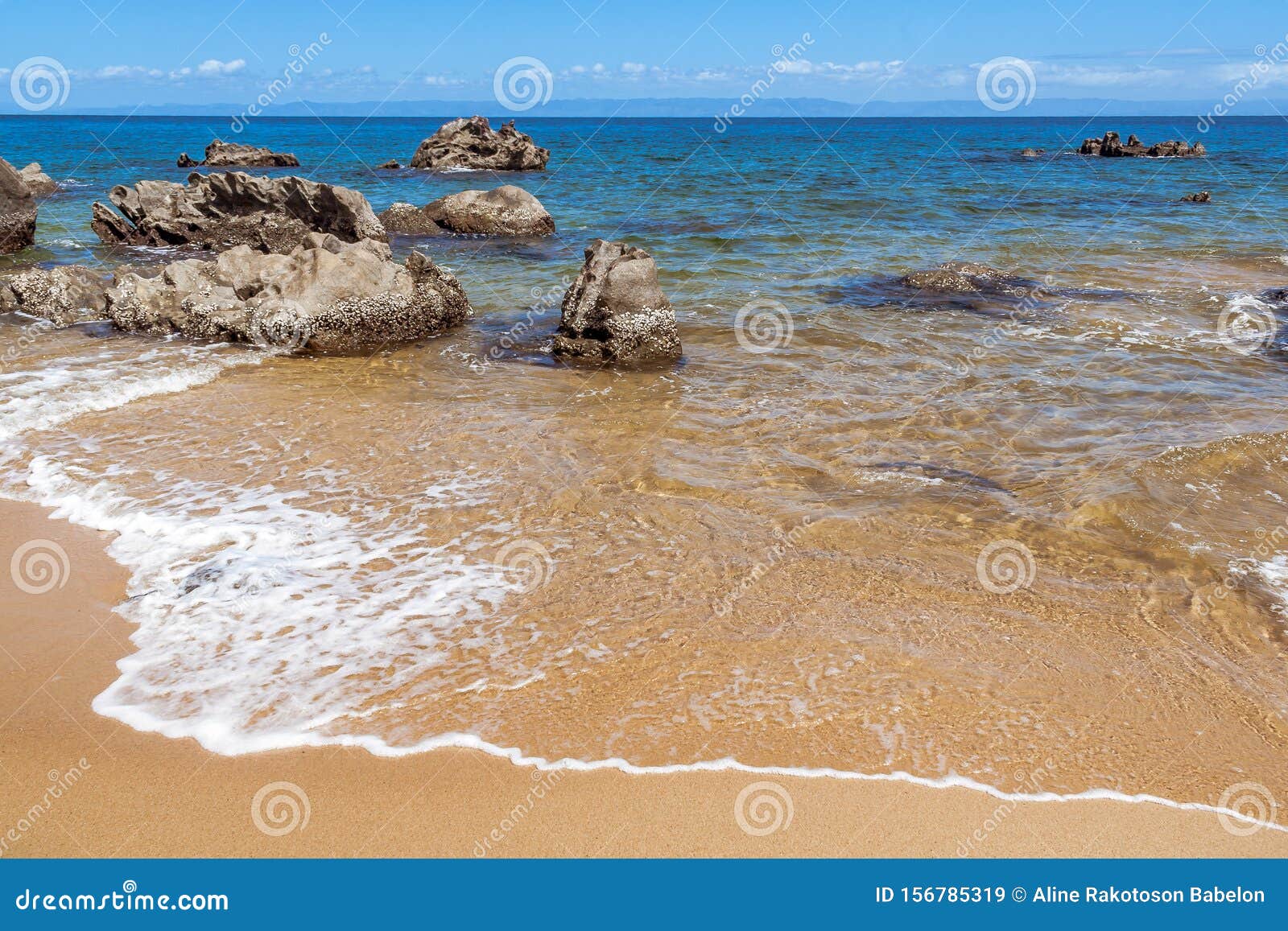 Playa rocosa imagen de archivo. Imagen de cielo, paisaje - 156785319