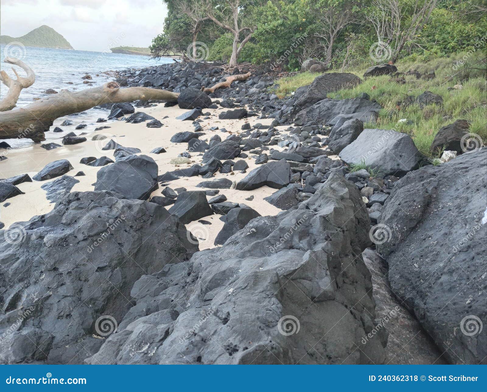 Playa Rocosa En La Isla De Arena Gernada Foto de archivo - Imagen de ...
