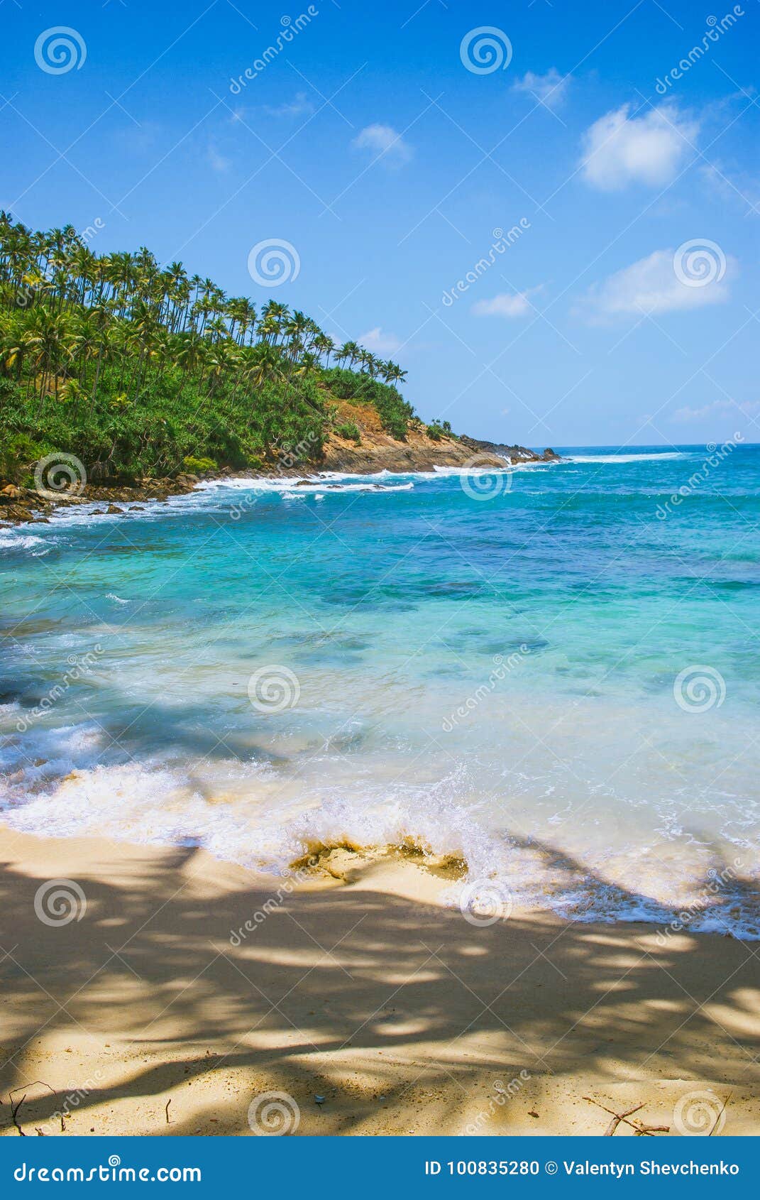 Playa Secreta En Mirissa, Sri Lanka Foto de archivo - Imagen de océano ...