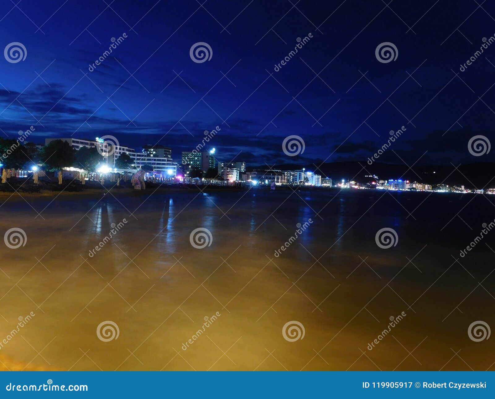 Playa Soleada - Noche De La Playa @ Fotografía editorial - Imagen de ...