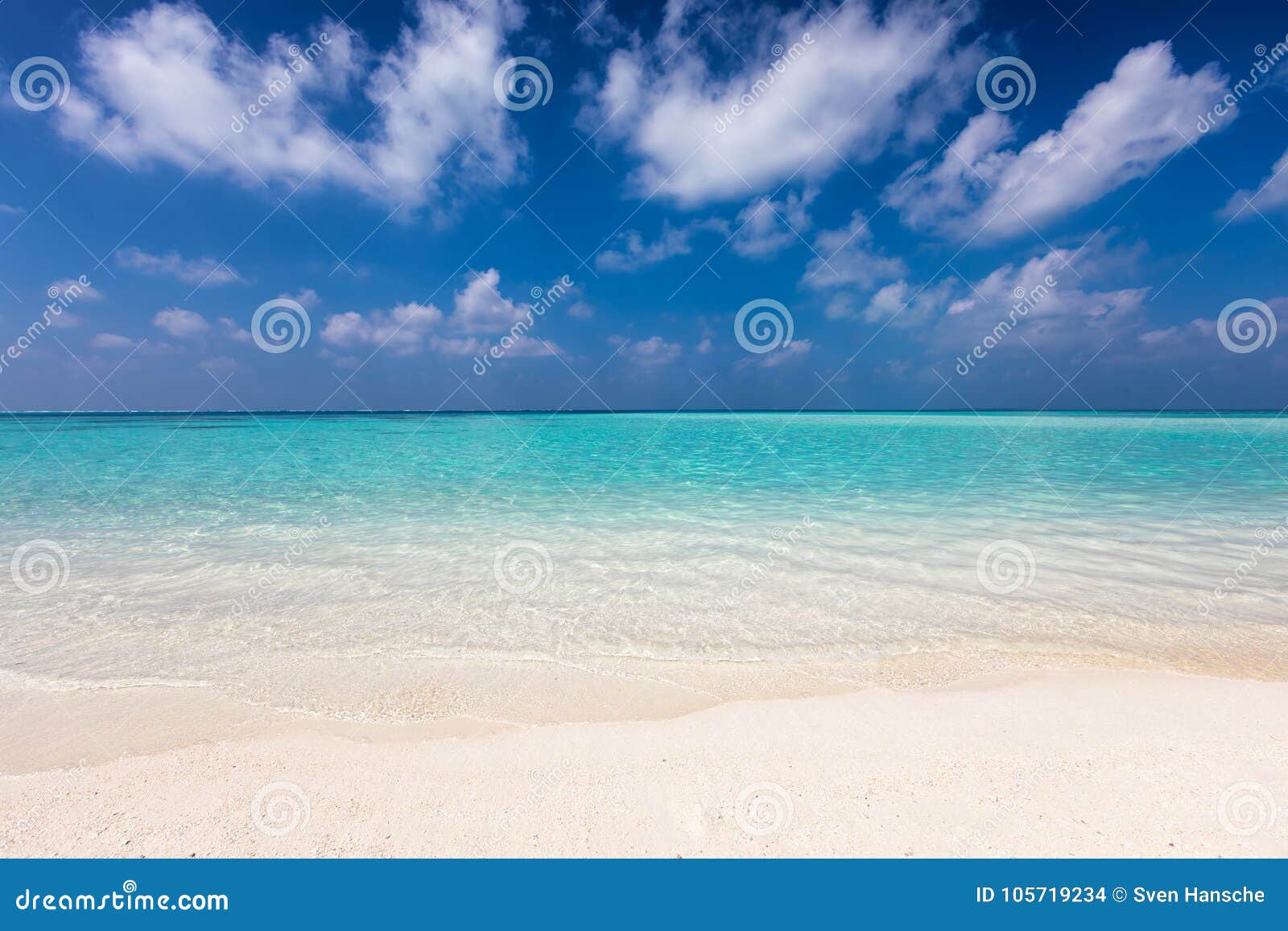 Playa Tropical Con Aguas De La Turquesa Foto de archivo - Imagen de ...