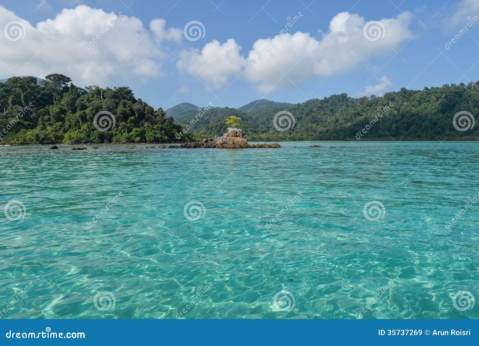 Playa Tropical Con La Selva, Mar De Andaman Imagen de archivo - Imagen ...