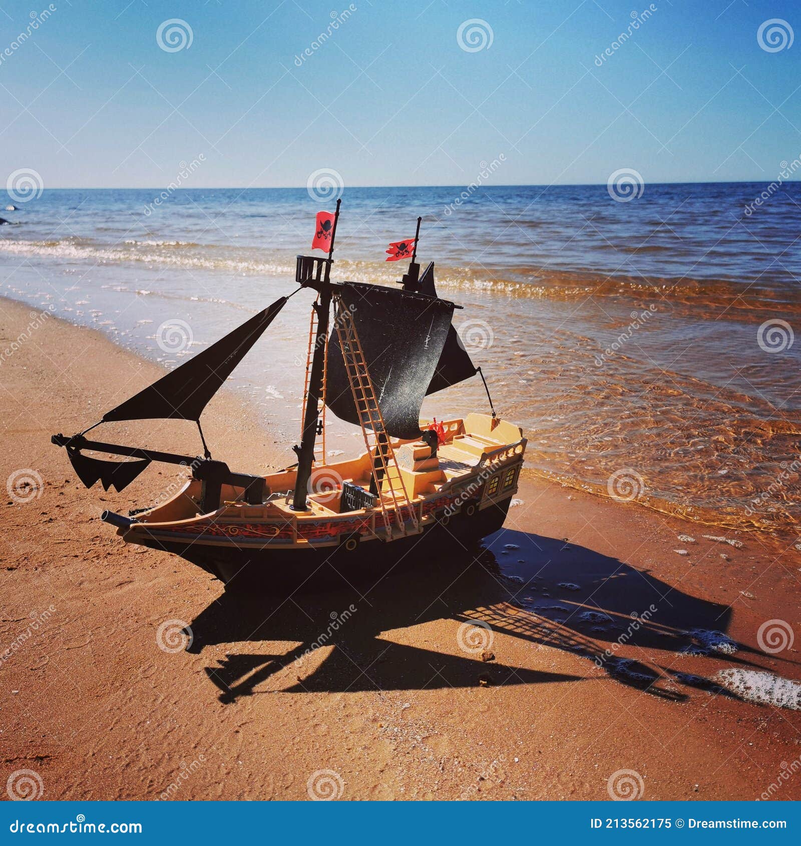 Playa Velero Mar Piratas Lego Imagen de archivo - Imagen de onda, lego ...