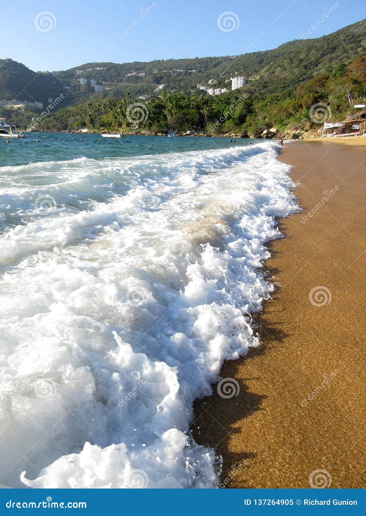 Playa Y Resaca En Puerto Marques Mexico Imagen de archivo - Imagen de ...