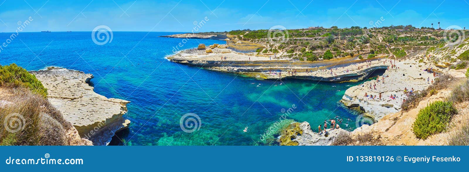 Playas Imponentes En La Costa De Delimara Foto editorial - Imagen de ...