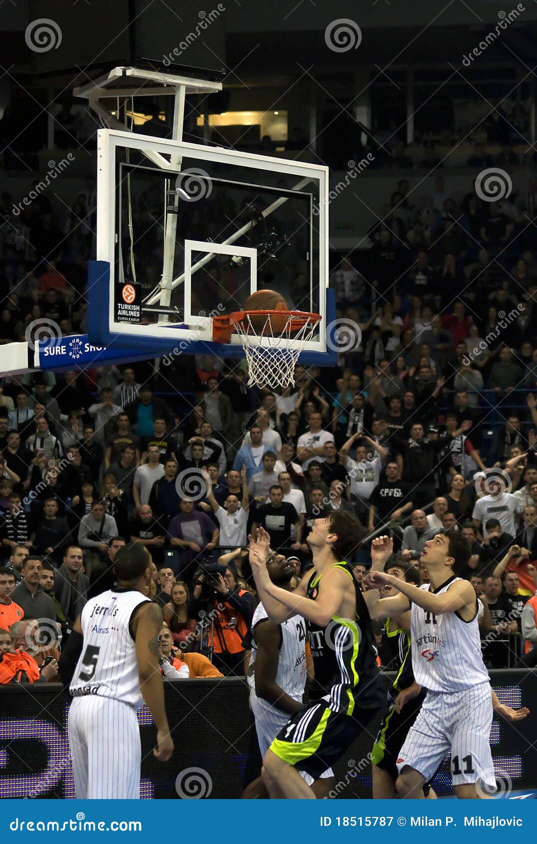 Player Watch the Ball in Net Editorial Photography - Image of movement ...