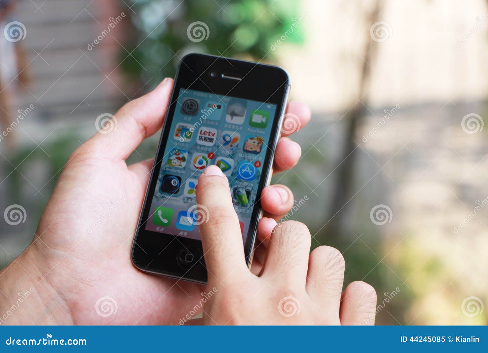 Playing iphone editorial image. Image of internet, icons - 44245085