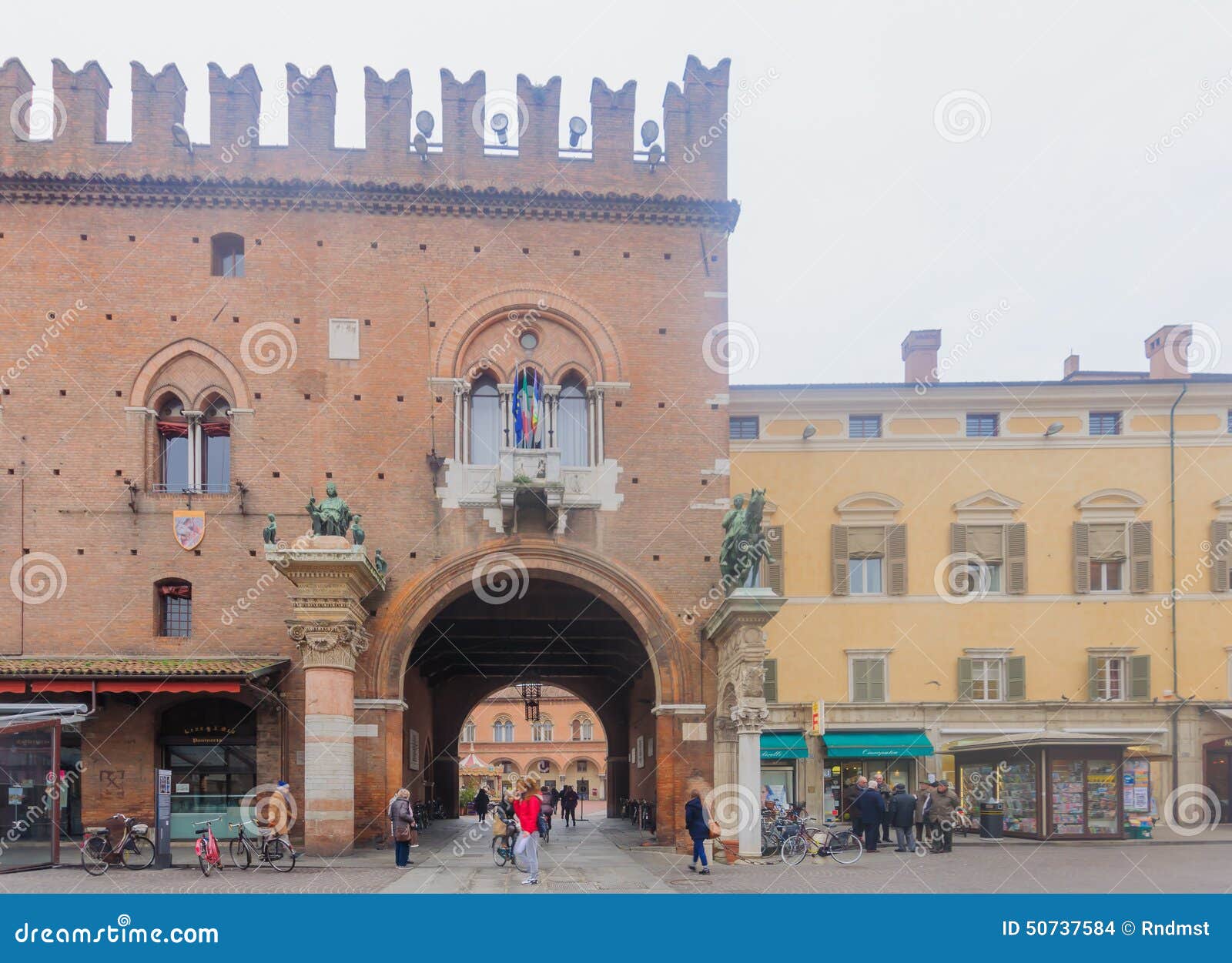 Plaza Della Cattedrale, Ferrara Imagen de archivo editorial - Imagen de ...