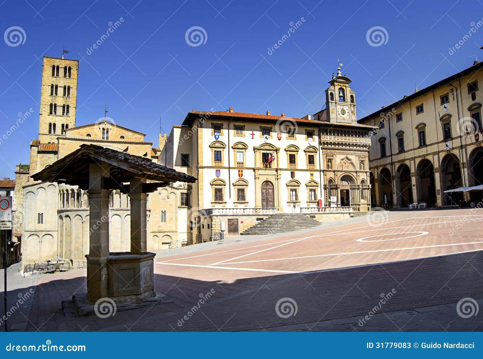 Plaza grande en Arezzo imagen de archivo. Imagen de viejo - 31779083