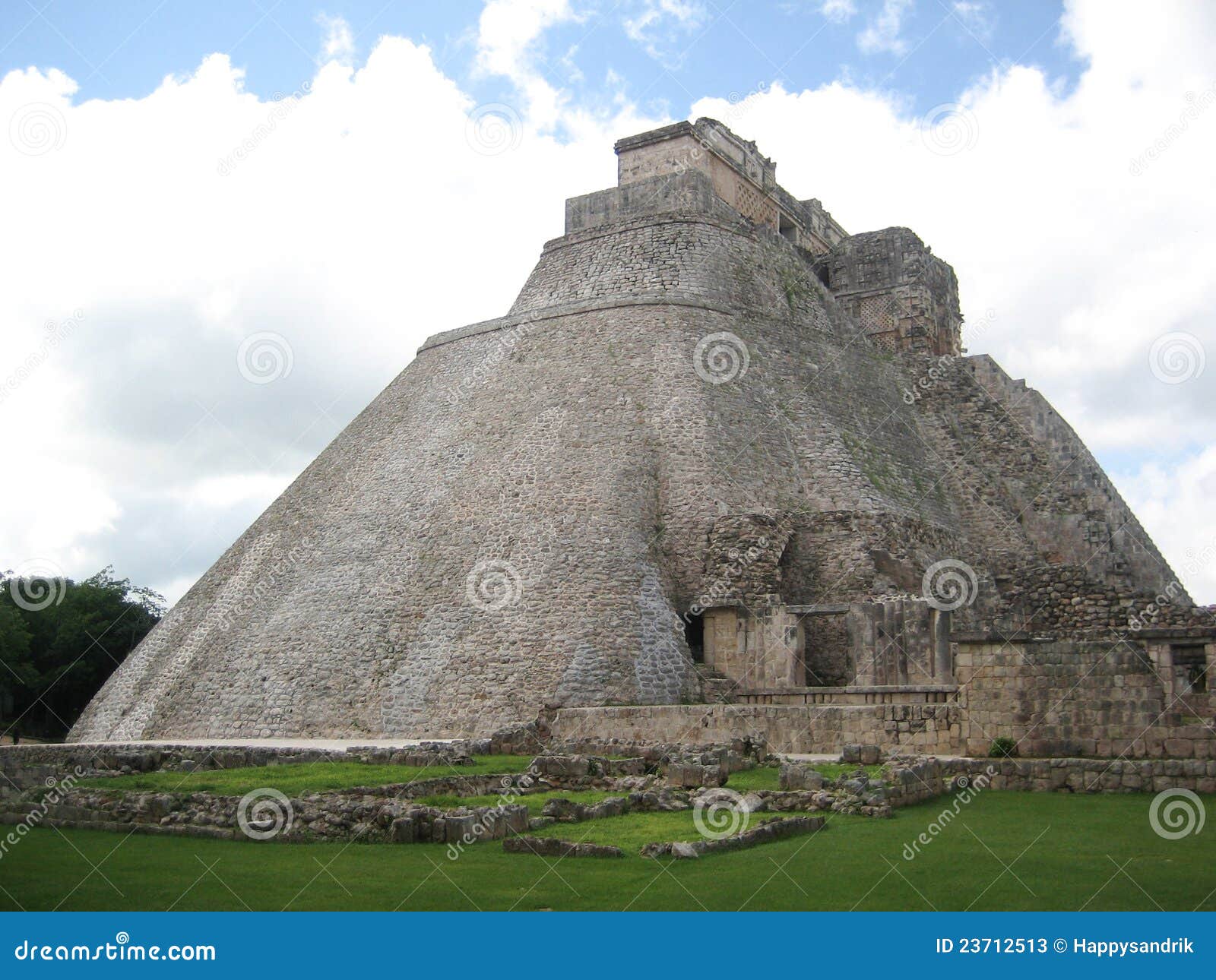 Plaza of old maya ruins stock image. Image of landscape - 23712513