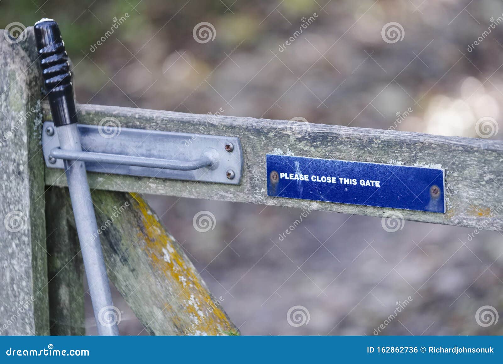Please Close Gate with Lifting Handle and Latch Sign on Walking ...