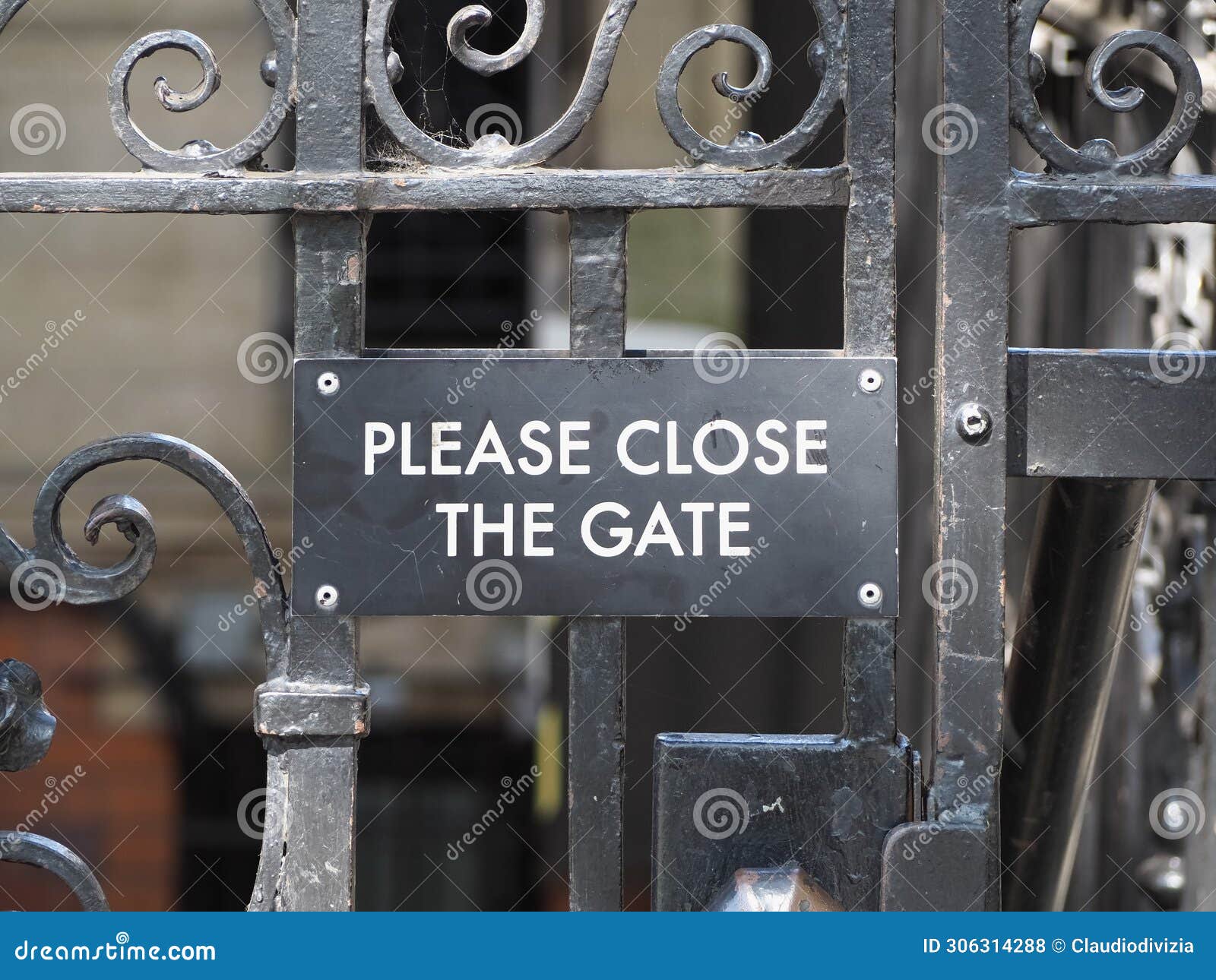 Please close the gate sign stock photo. Image of passage - 306314288