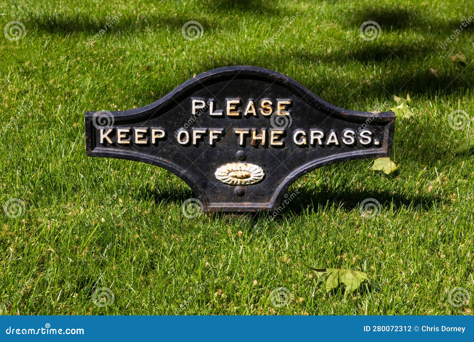 Please Keep Off the Grass Sign Stock Photo - Image of greener, notice ...