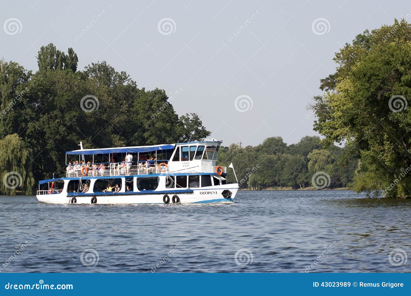 Pleasure boat editorial stock image. Image of transport - 43023989