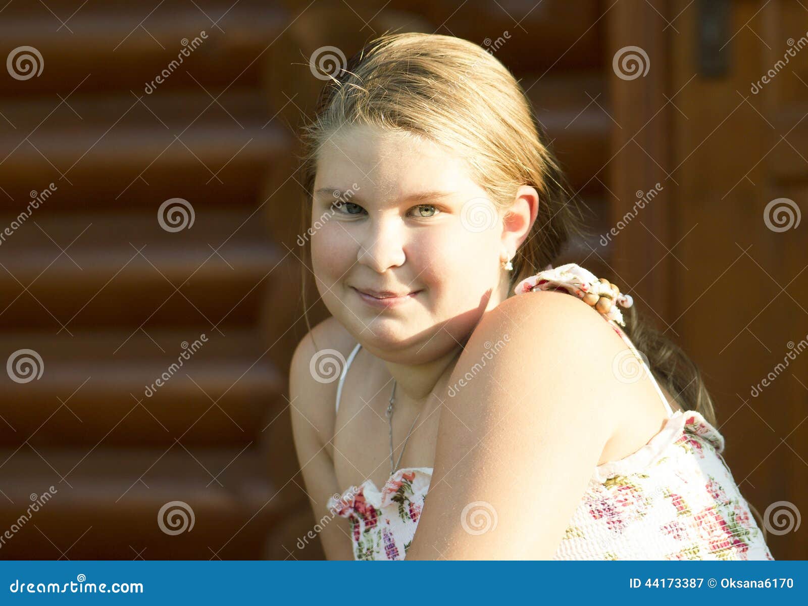 Plenerowy Portret Dziewczyna 11 Lat Obraz Stock - Obraz złożonej z ...