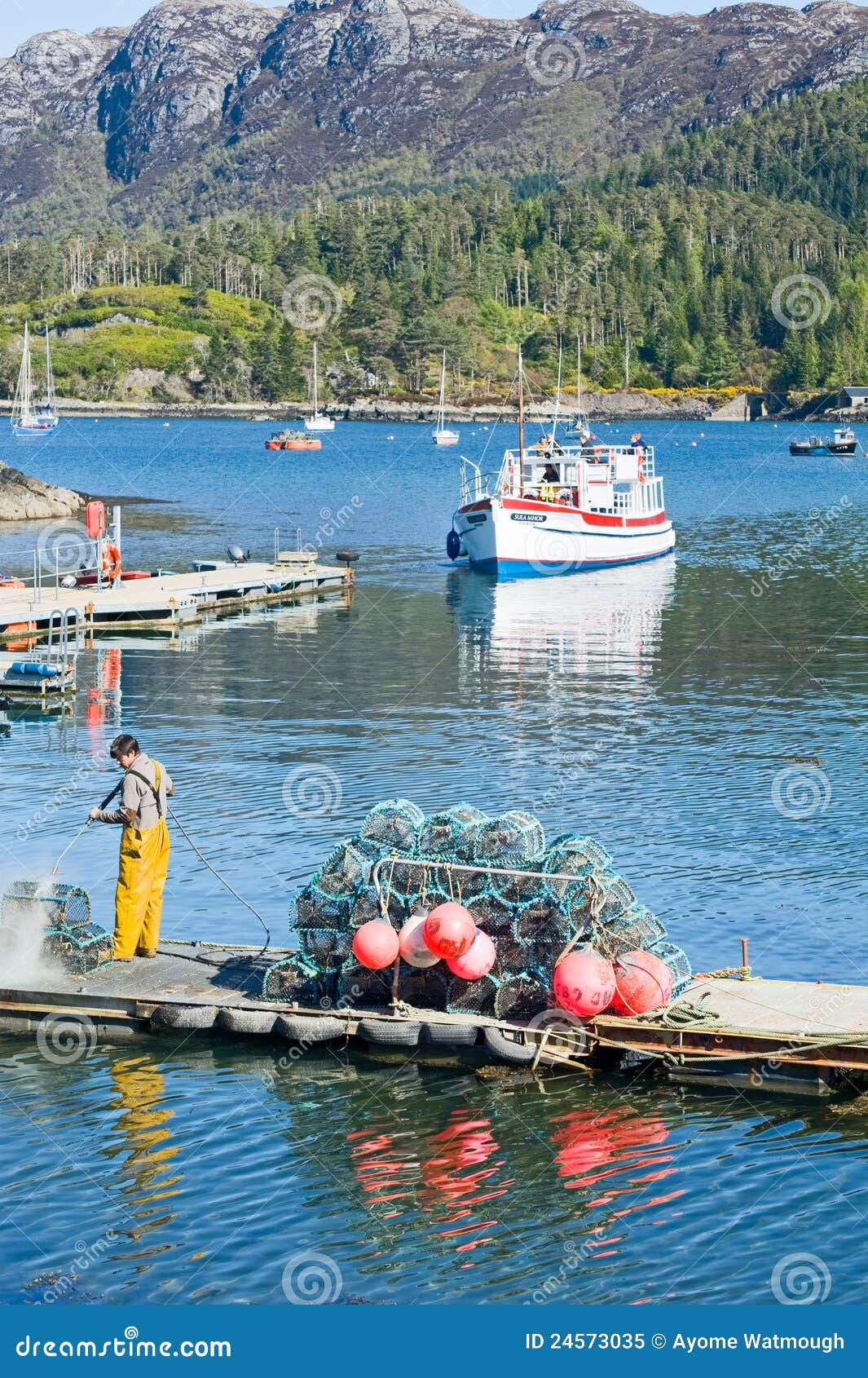 Plockton in Wester Ross. editorial image. Image of spray - 24573035