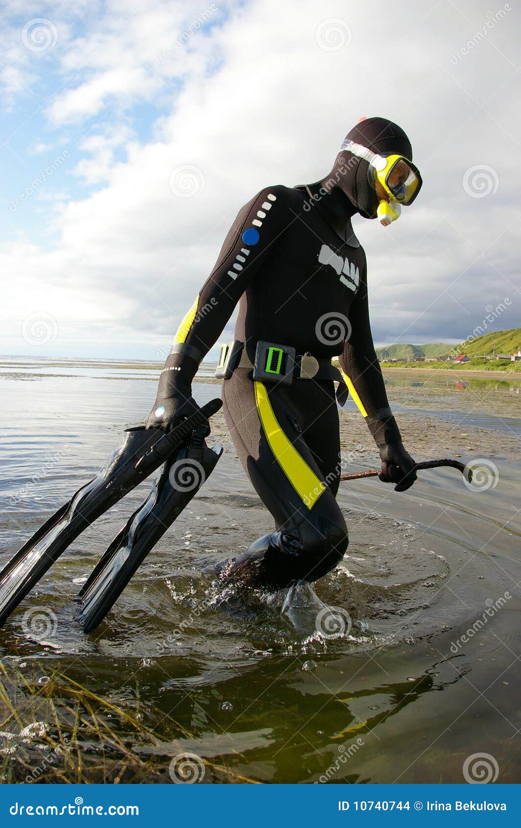 Plongeur photo stock. Image du plongée, procès, île, côte - 10740744